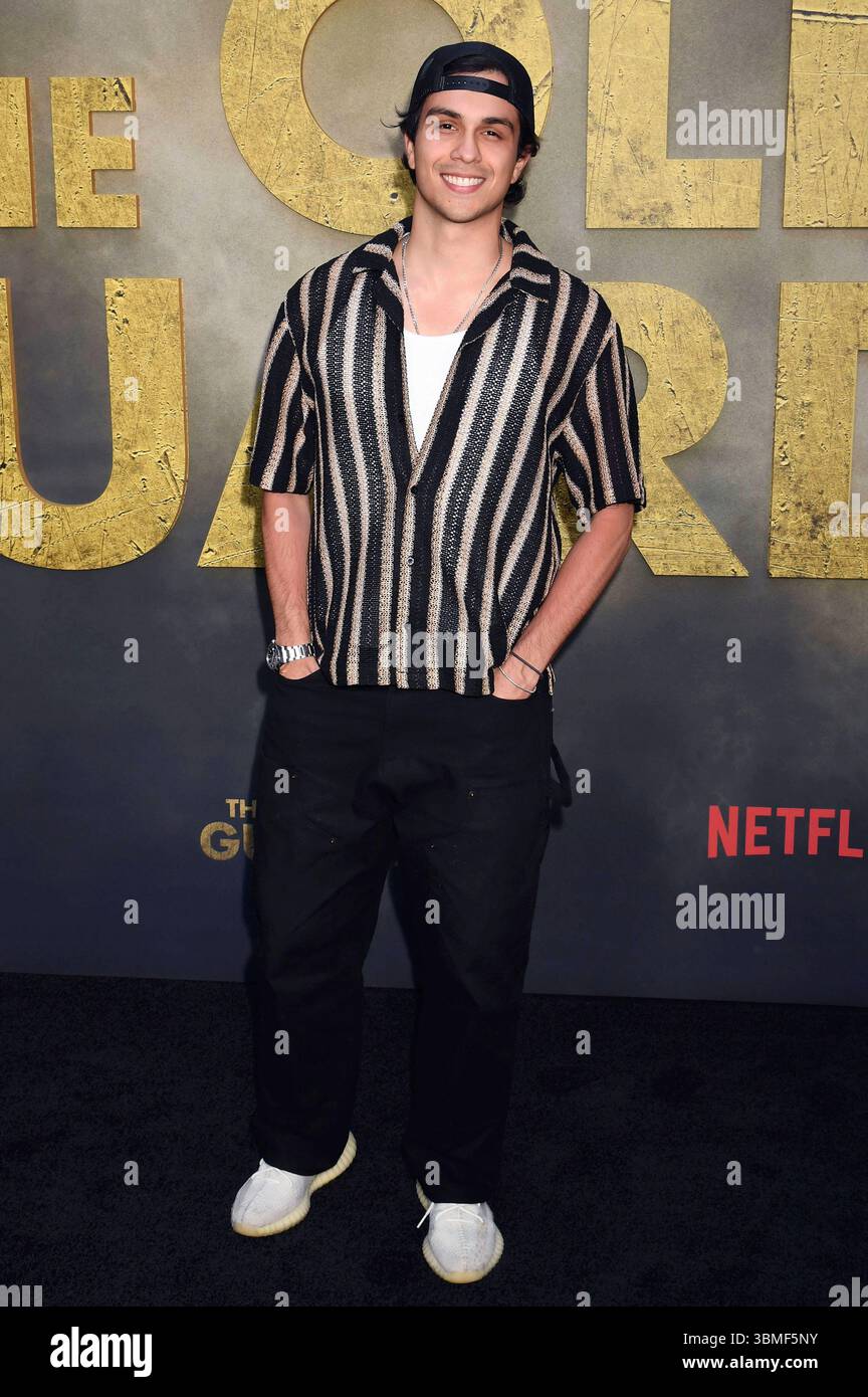 Sebastian Ferreira Uribe bei der Premiere des Netflix-Films The Old ...