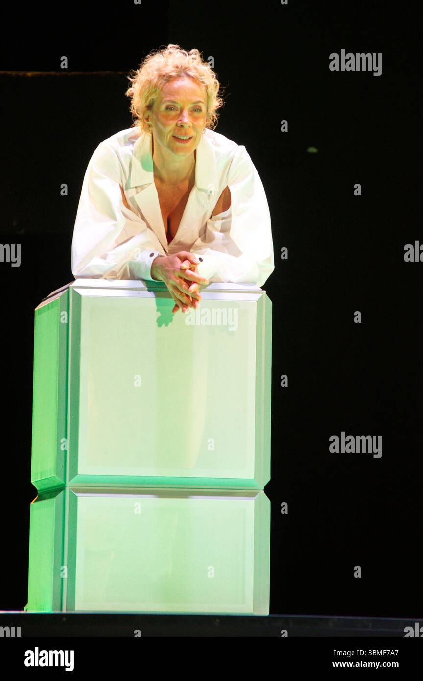 Katja Riemann bei der Fotoprobe zum Theaterstück DI-VI-SI-ON von Katja ...