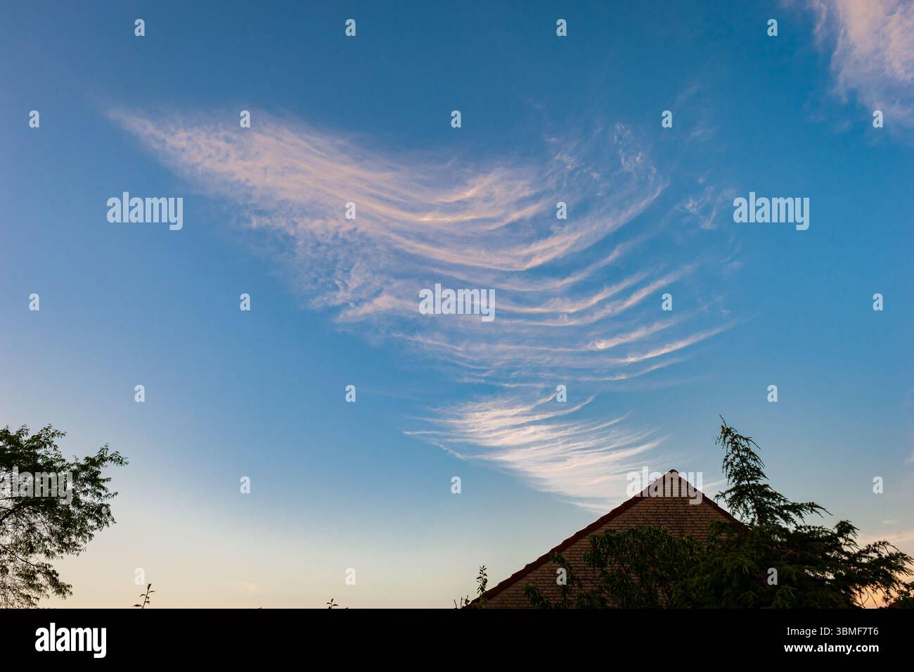 Cirrus fibratus cloud clouds hi-res stock photography and images - Alamy