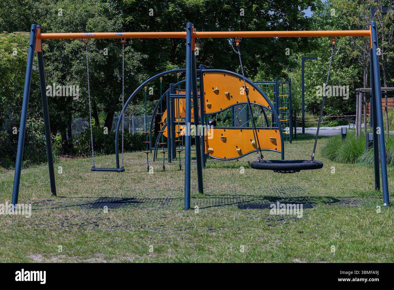 Community family fun day park hi-res stock photography and images - Alamy