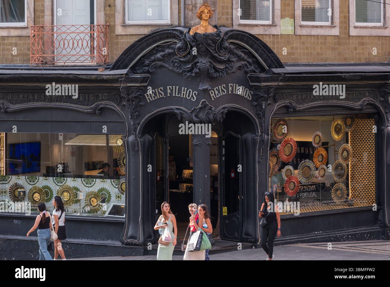 Formerly a jeweller, now a chocolate shop: the traditional Reis Stock ...