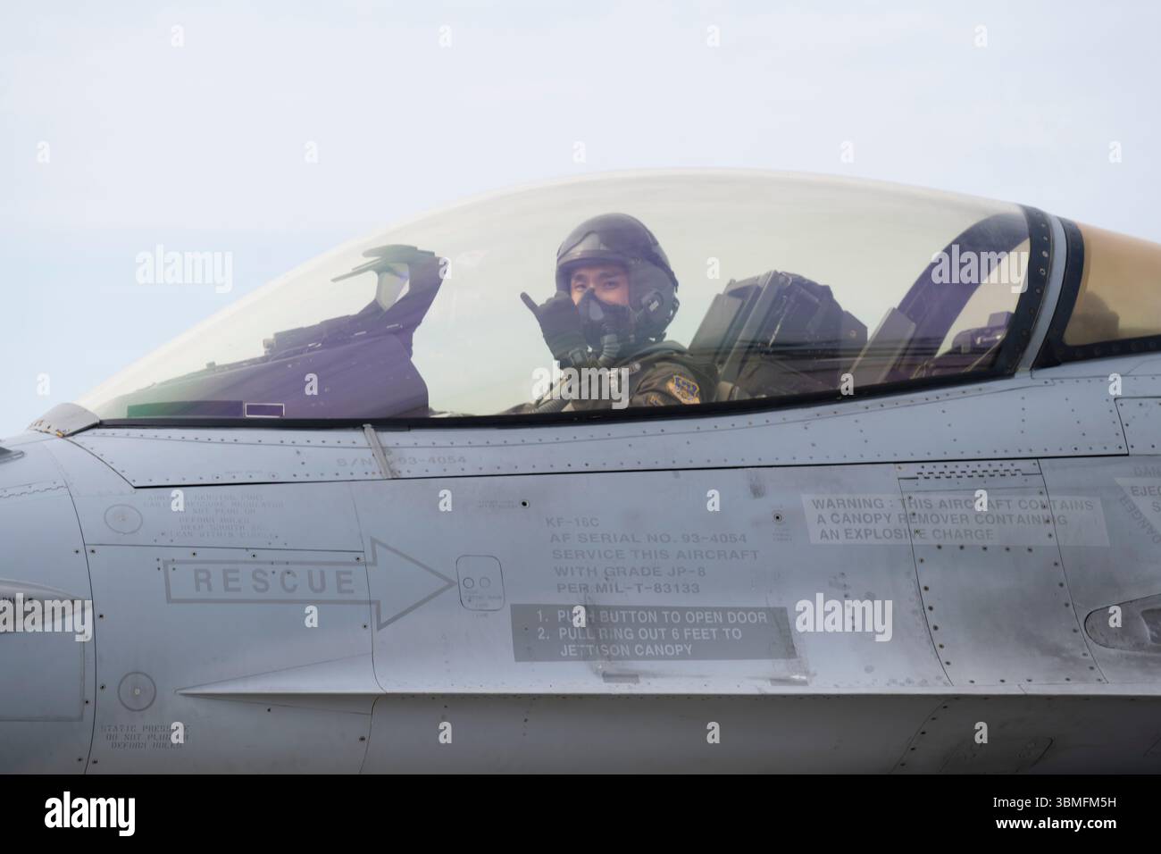 Republic of Korea Air Force Capt. Taek Geun Lim, KF-16 Fighting Falcon ...