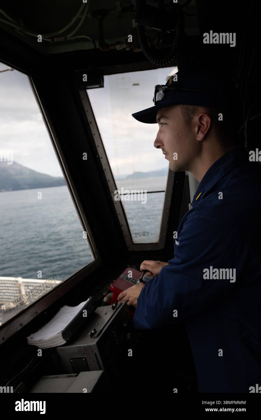 Legend-class U.S. Coast Guard Cutter Stratton (WMSL 752) crewmember ...