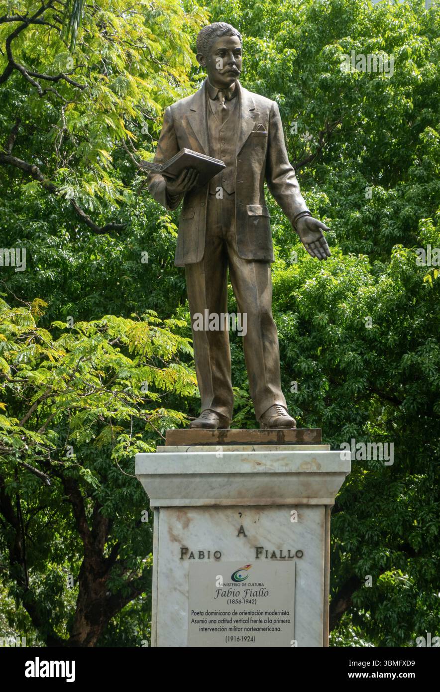 Fabio Fiallo statue in Gazcue national district in Santo Domingo ...