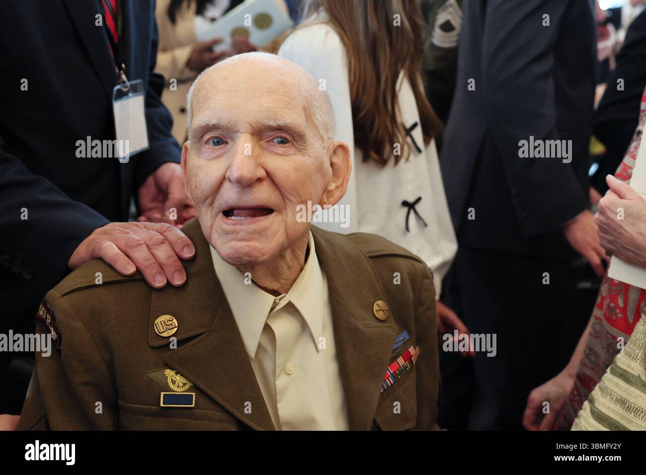 D-Day veteran and former commander of 1st Ranger Battalion retired Army ...