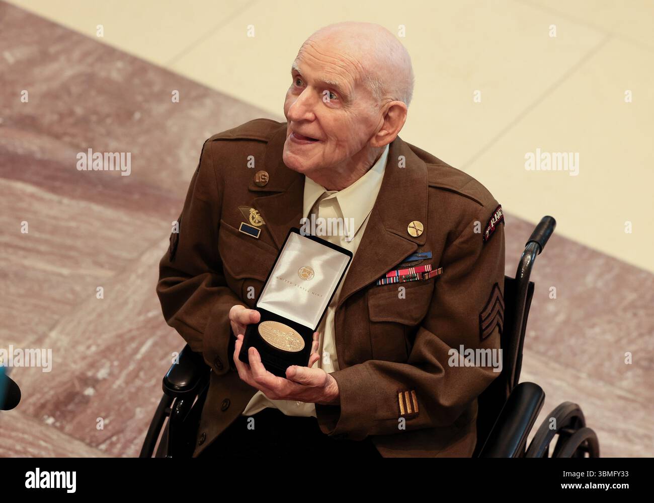 D-Day veteran and former commander of 1st Ranger Battalion retired Army ...