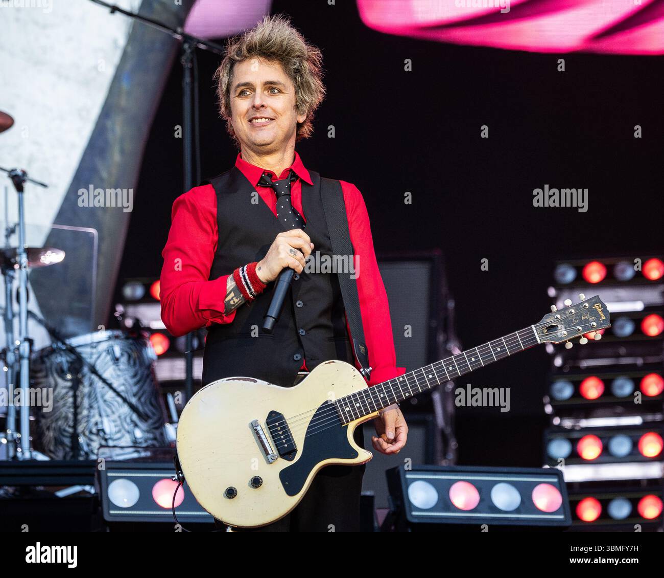 Billie Joe Armstrong of Green Day performing live at Tons of Rock in ...