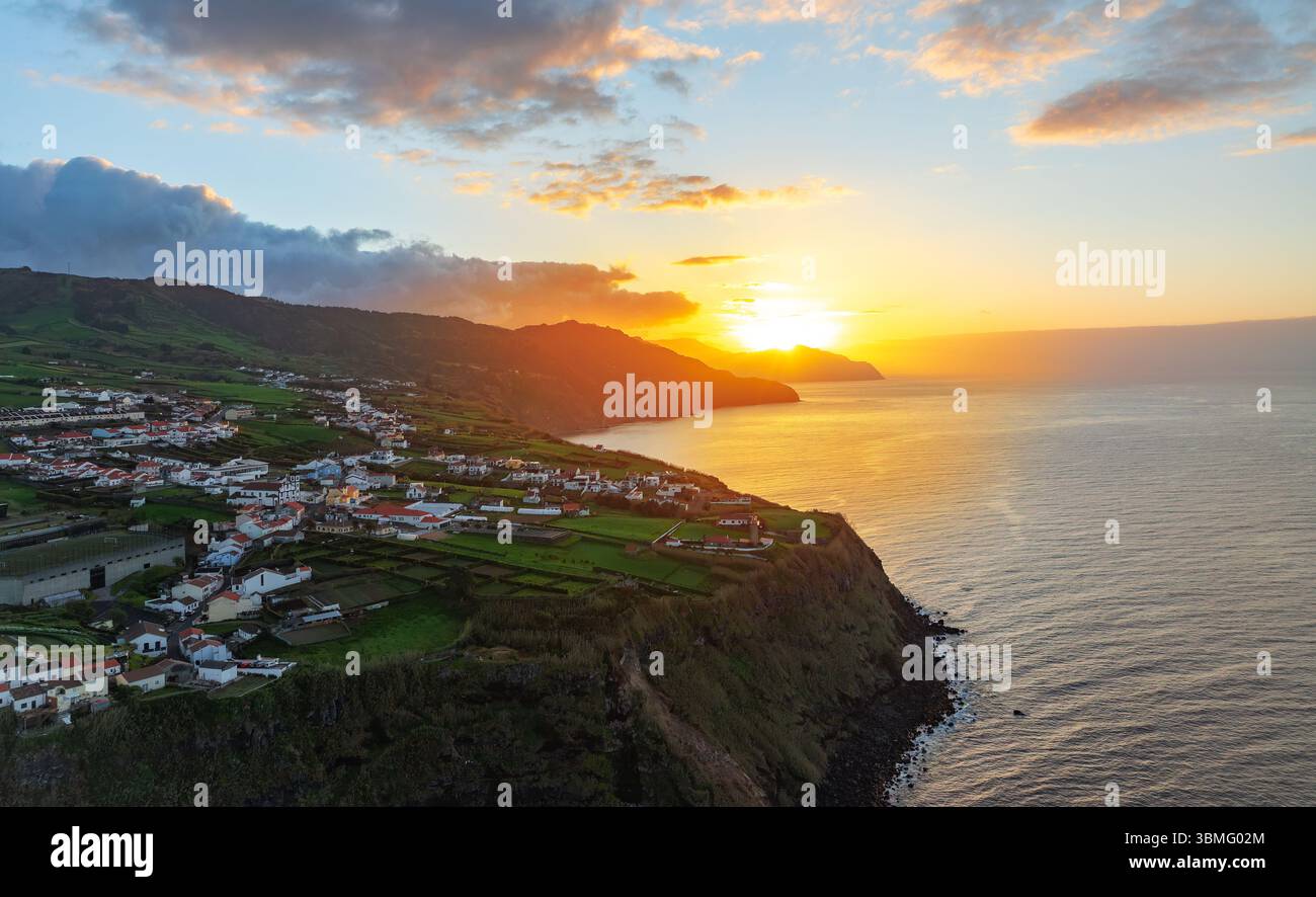 Sunset view over ocean colorful hi-res stock photography and images - Alamy