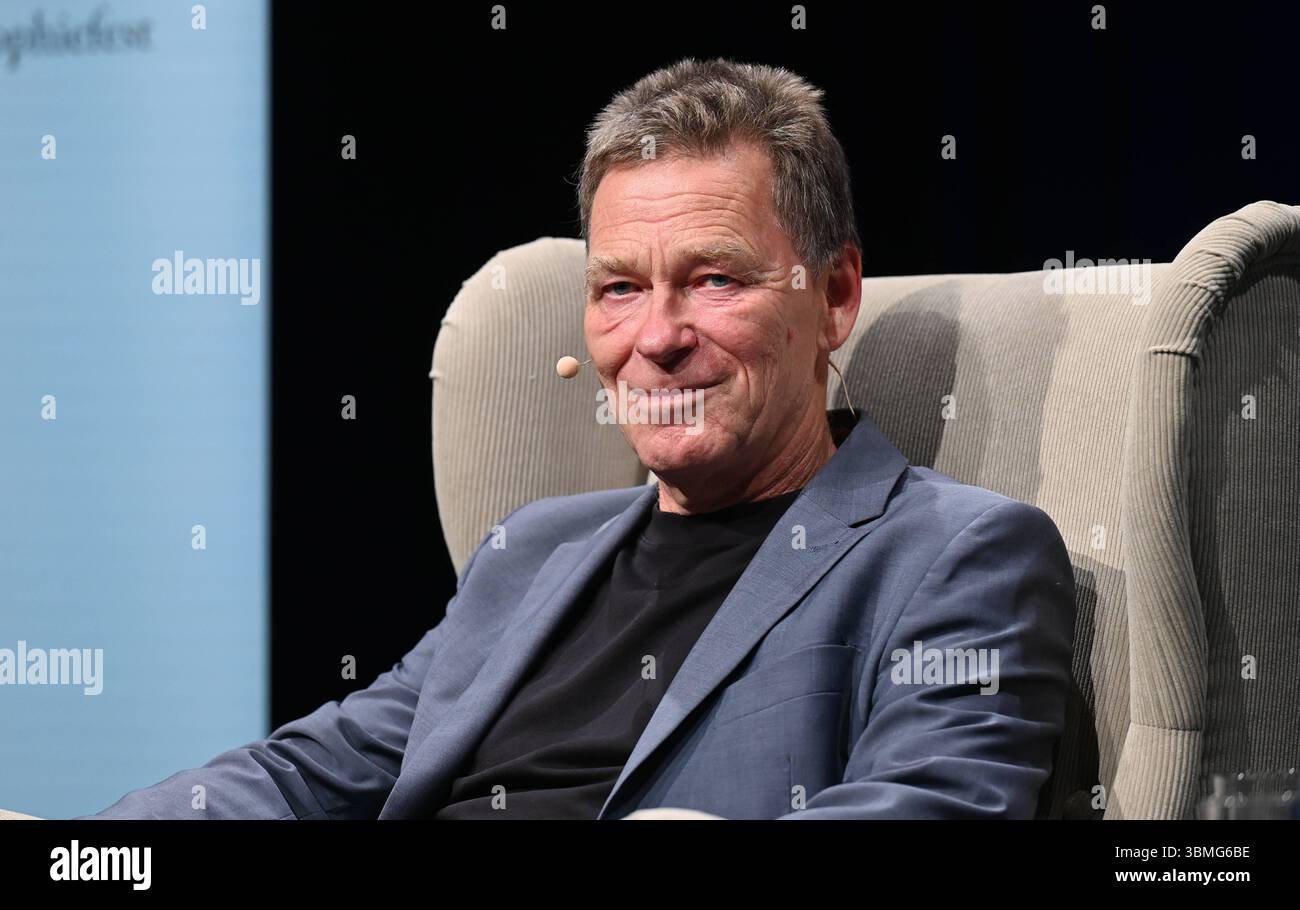 Raumfahrt Ingenieur Hans Königsmann war von 2011 bis 2021 Vizepräsident ...