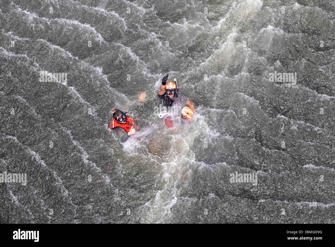 Sailors assigned to Naval Aviation Rescue Swimmer School give the ready ...