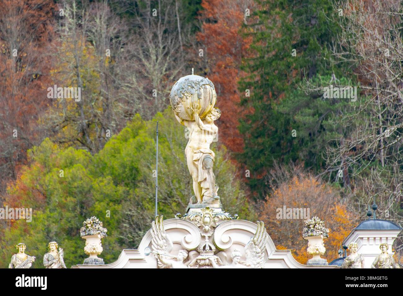 Statue of atlas holding globe hi-res stock photography and images - Alamy