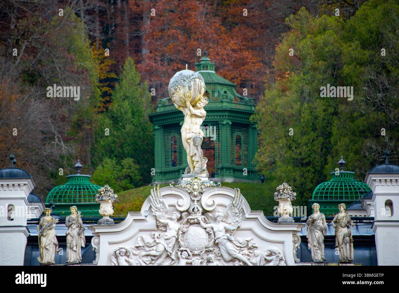 Statue of atlas holding globe hi-res stock photography and images - Alamy