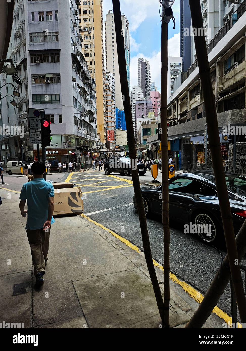 911 delivery man hi-res stock photography and images - Alamy