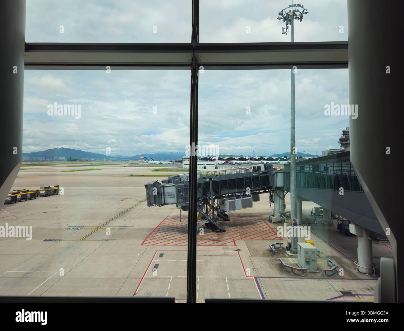 Hong Kong International Airport Gate Jetbridge View Stock Photo - Alamy