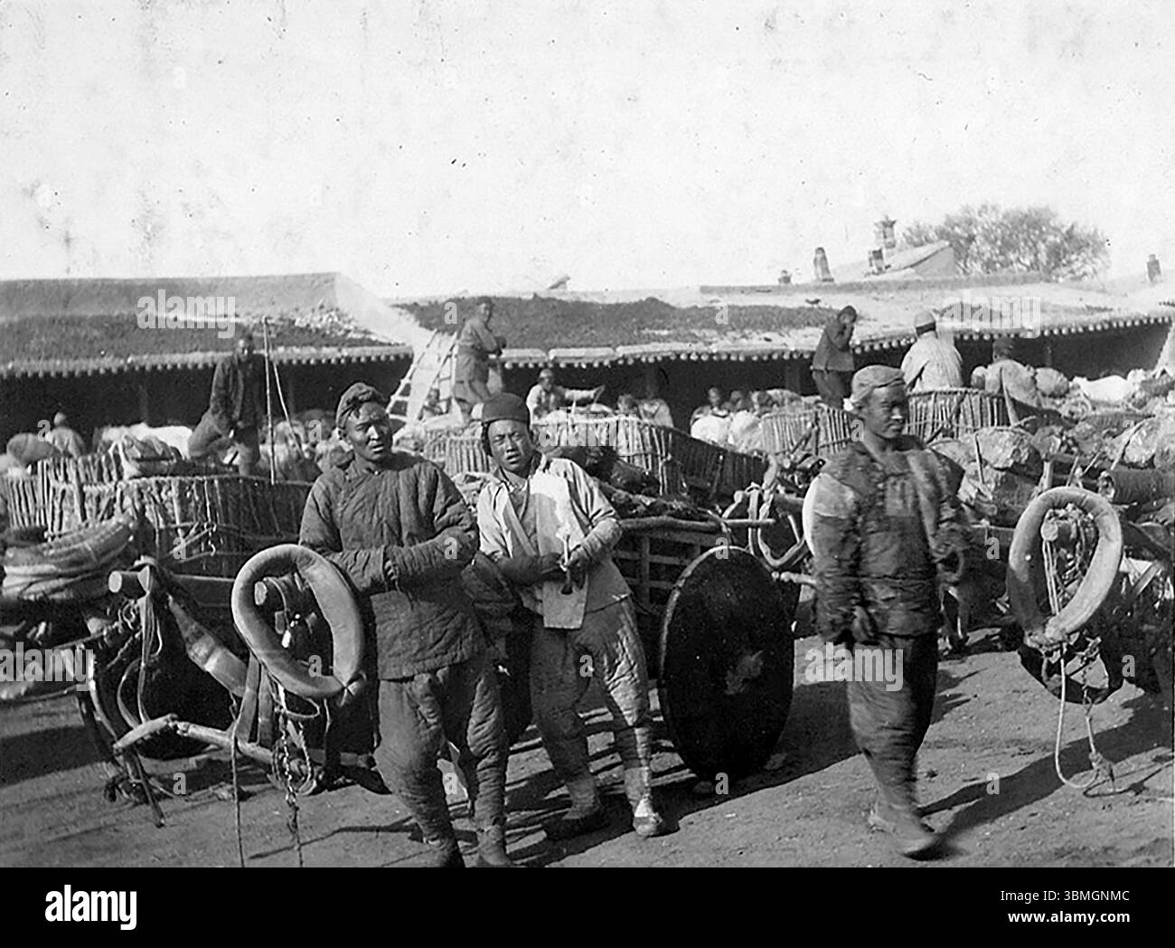 Chinese officer from market hi-res stock photography and images - Alamy