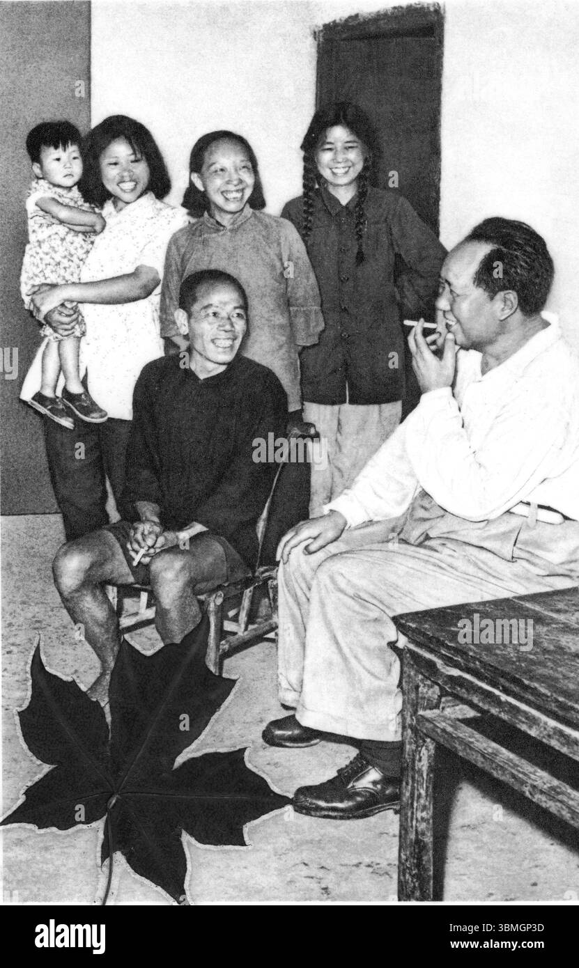 Portrait of Mao Zedong or Mao Tse-tung smoking, Portrait of Mao Zedong ...