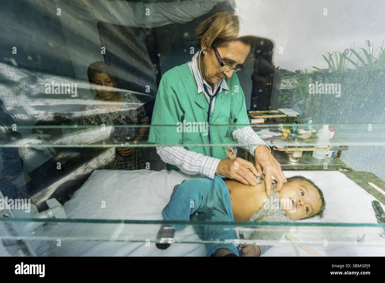 Pediatric consultation, health center, Lancetillo (La Parroquia ...