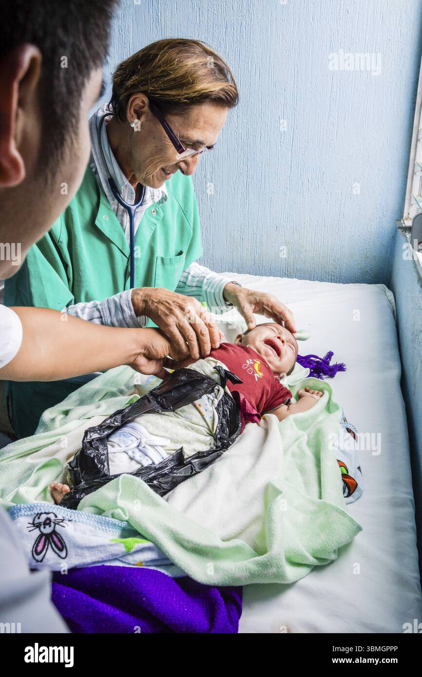 Pediatric consultation, health center, Lancetillo (La Parroquia ...