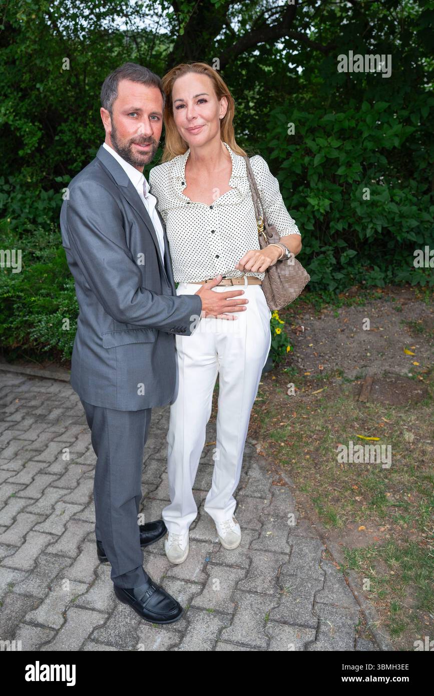 ausgsteckt is Heuriger with Mikl-Leitner at Heuriger Breitenecker in ...
