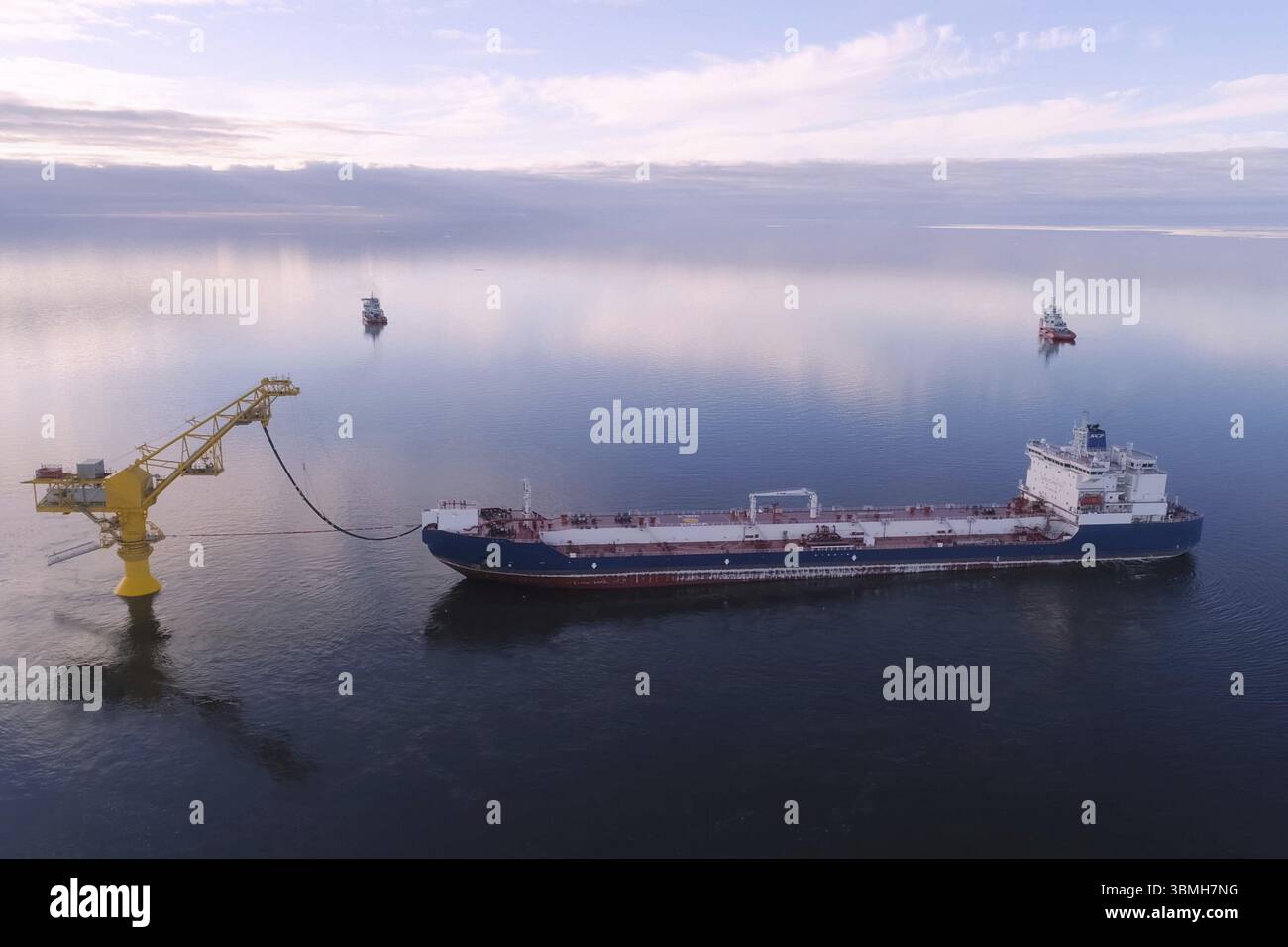 The tanker is filled with liquefied natural gas, transporting gas by sea Stock Photo - Alamy