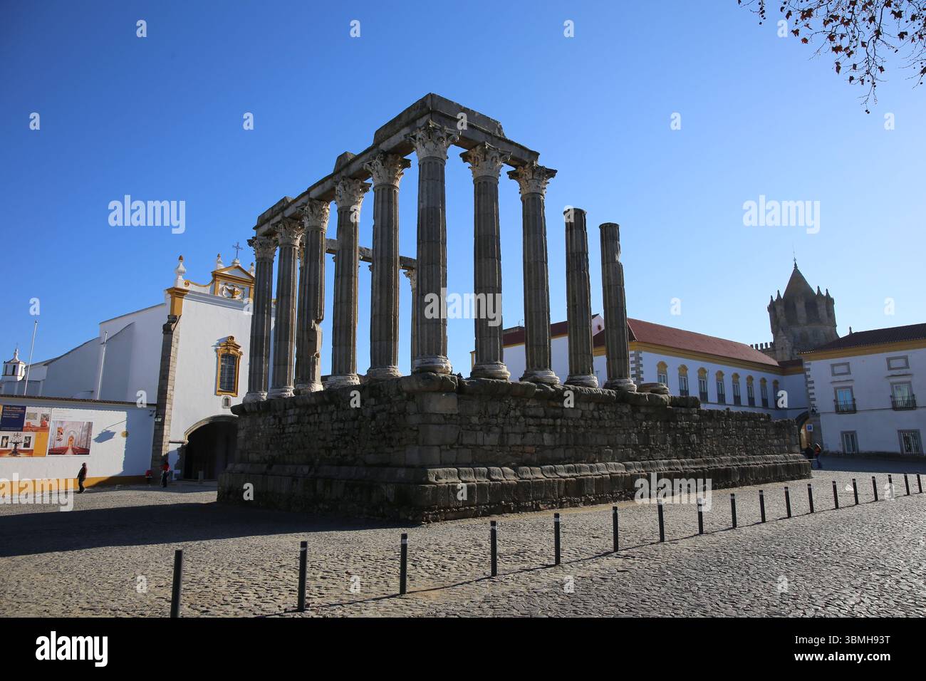 Roman era temple diana hi-res stock photography and images - Alamy