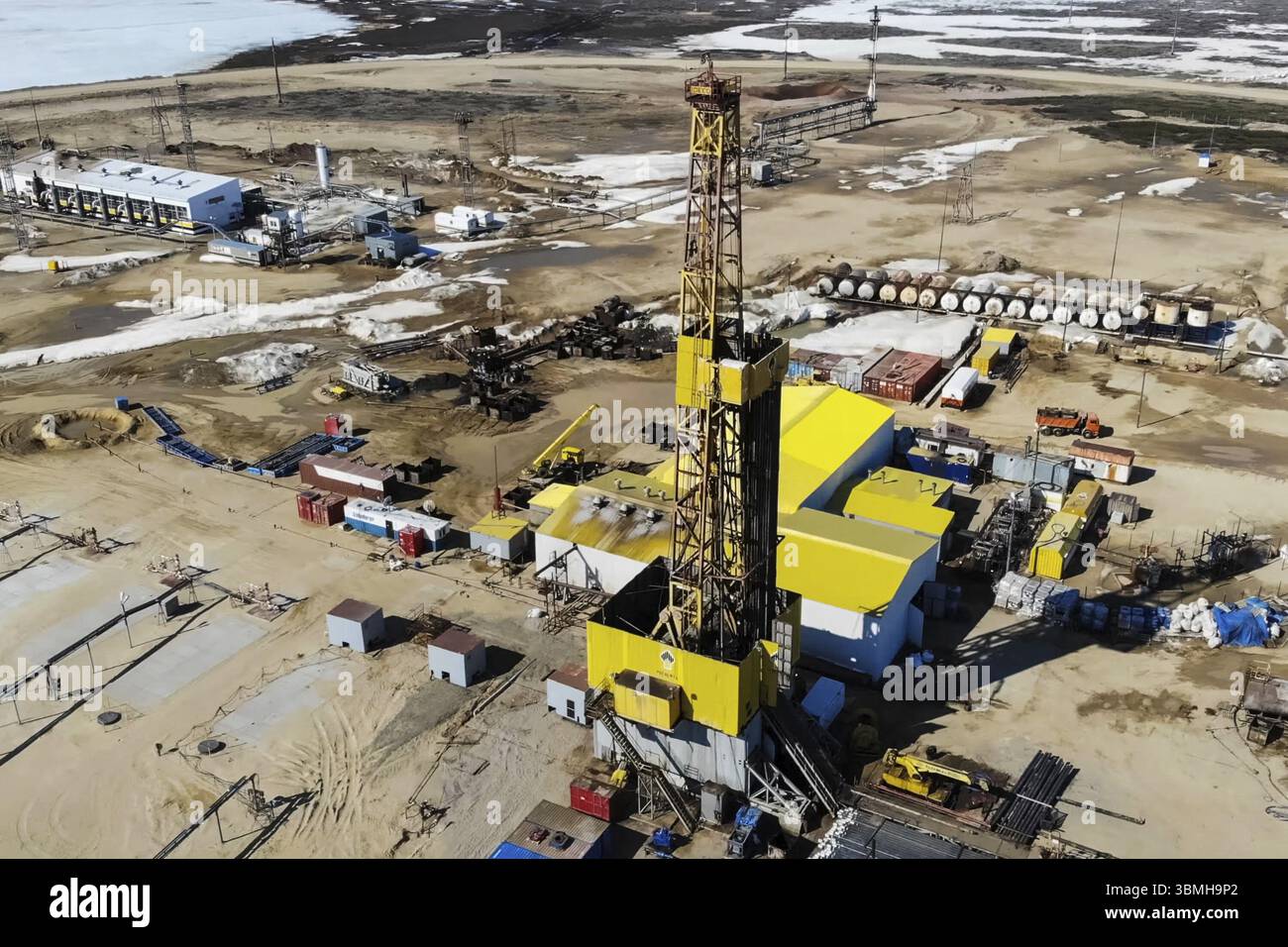 Drilling rig for oil and gas well drilling Stock Photo - Alamy