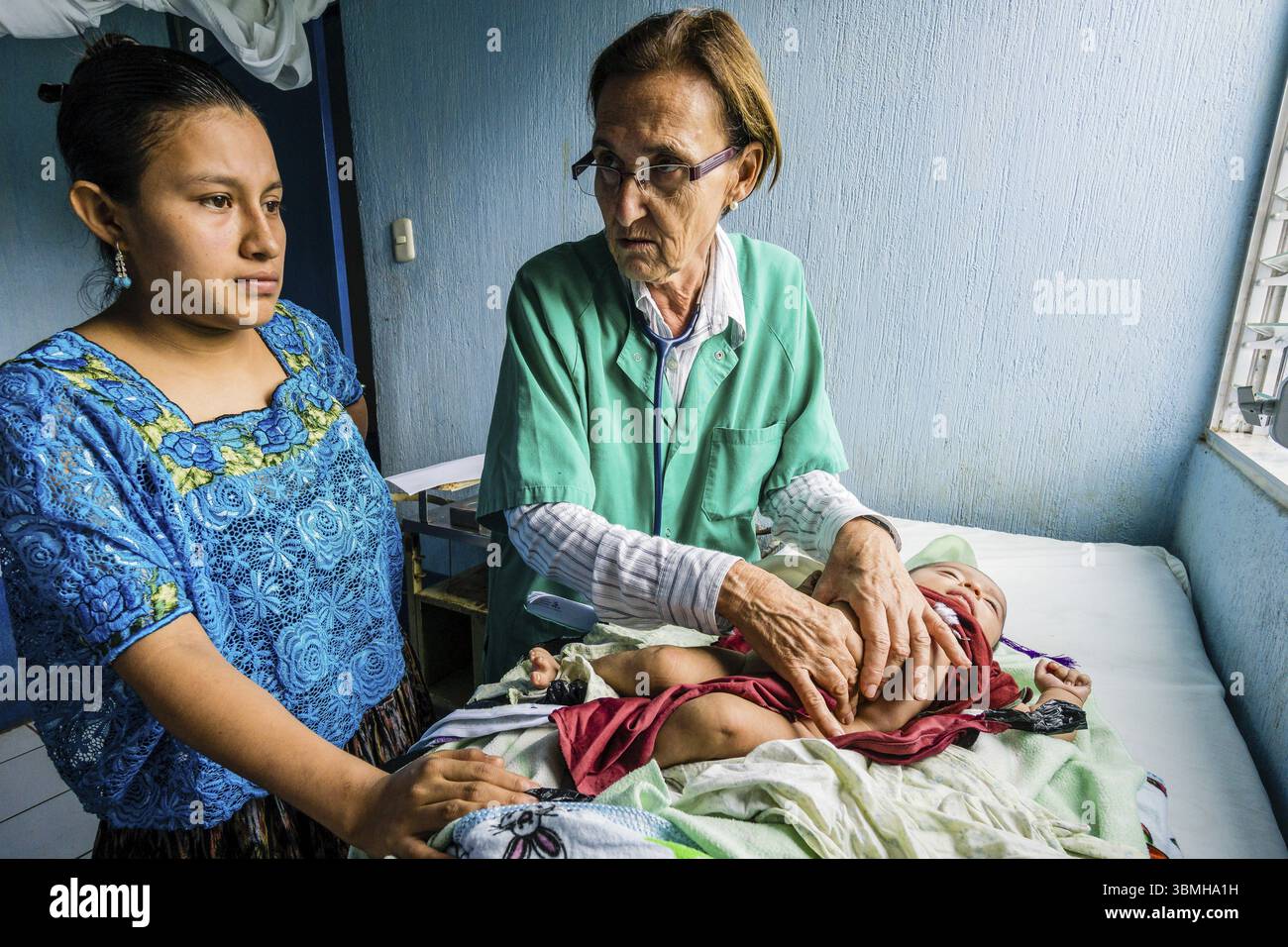 Pediatric consultation, health center, Lancetillo (La Parroquia ...