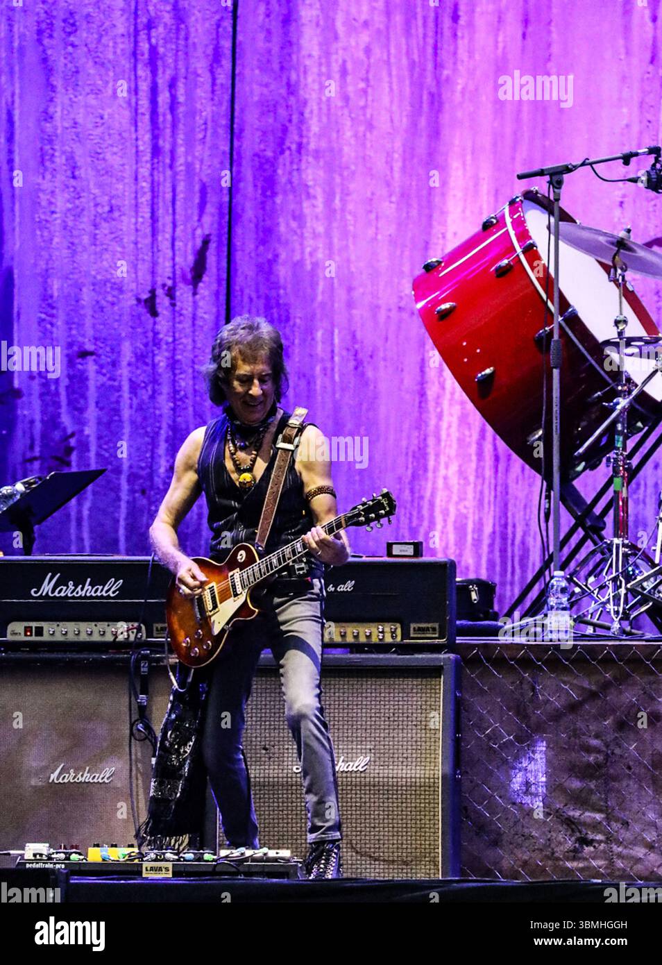 Torino, Italy. 26th June, 2025. The italian singer ZUCCHERO FORNACIARI during the concert in ...