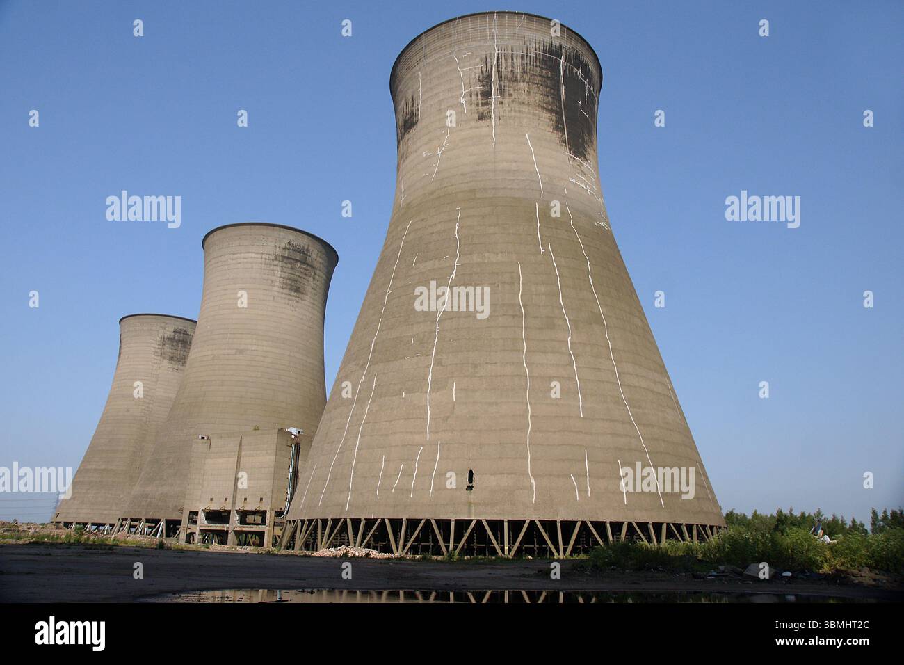 Thorpe Marsh Power Station, Coal fired power station cooling towers ...