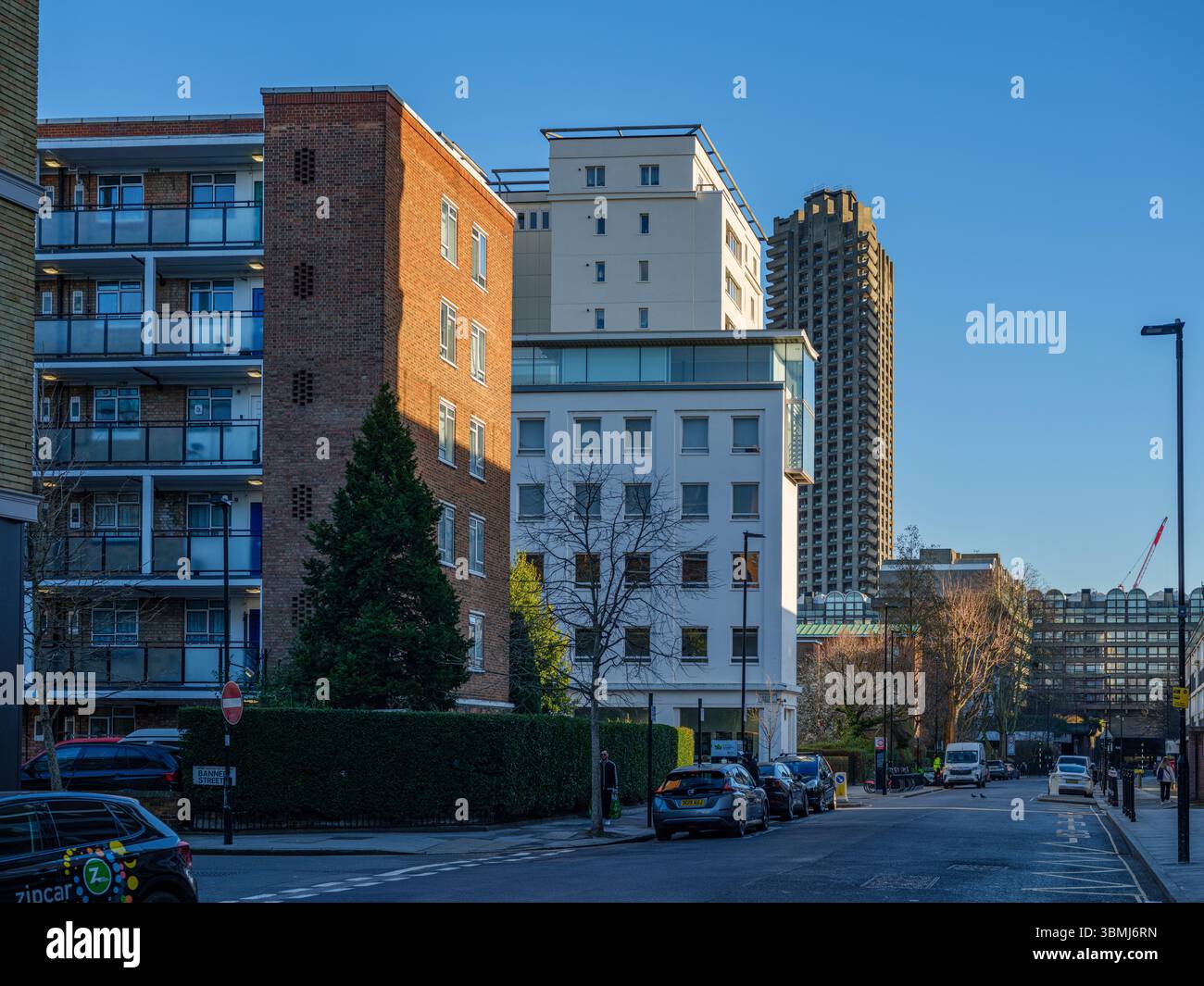 Contemporary mid rise housing hi-res stock photography and images - Alamy