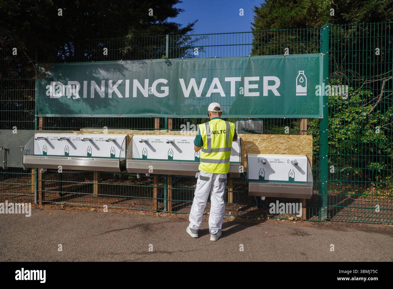 London, UK. 27 June 2025. A water station is placed in Wimbledon Park ...