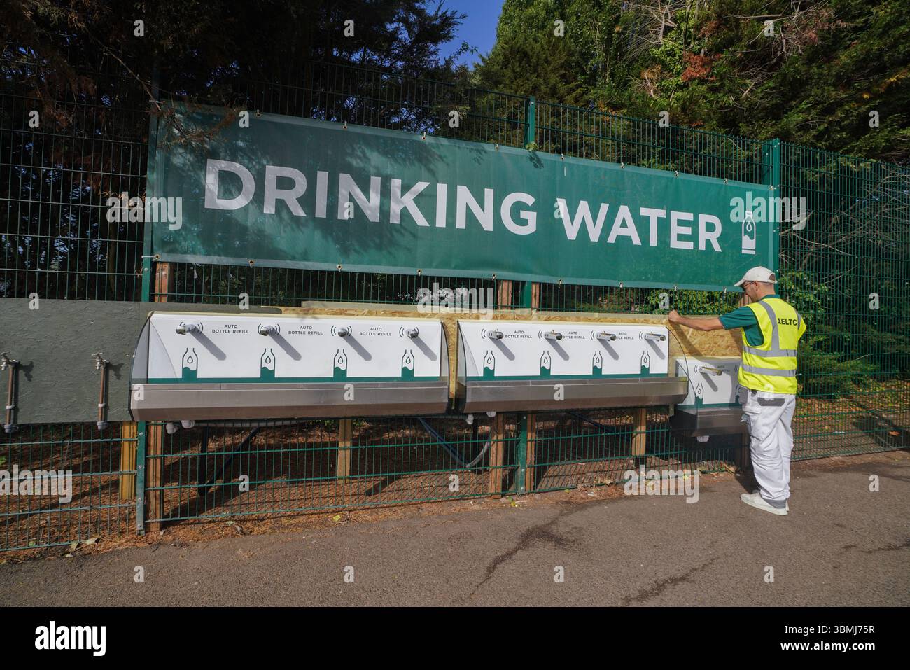 London, UK. 27 June 2025. A water station is placed in Wimbledon Park ...