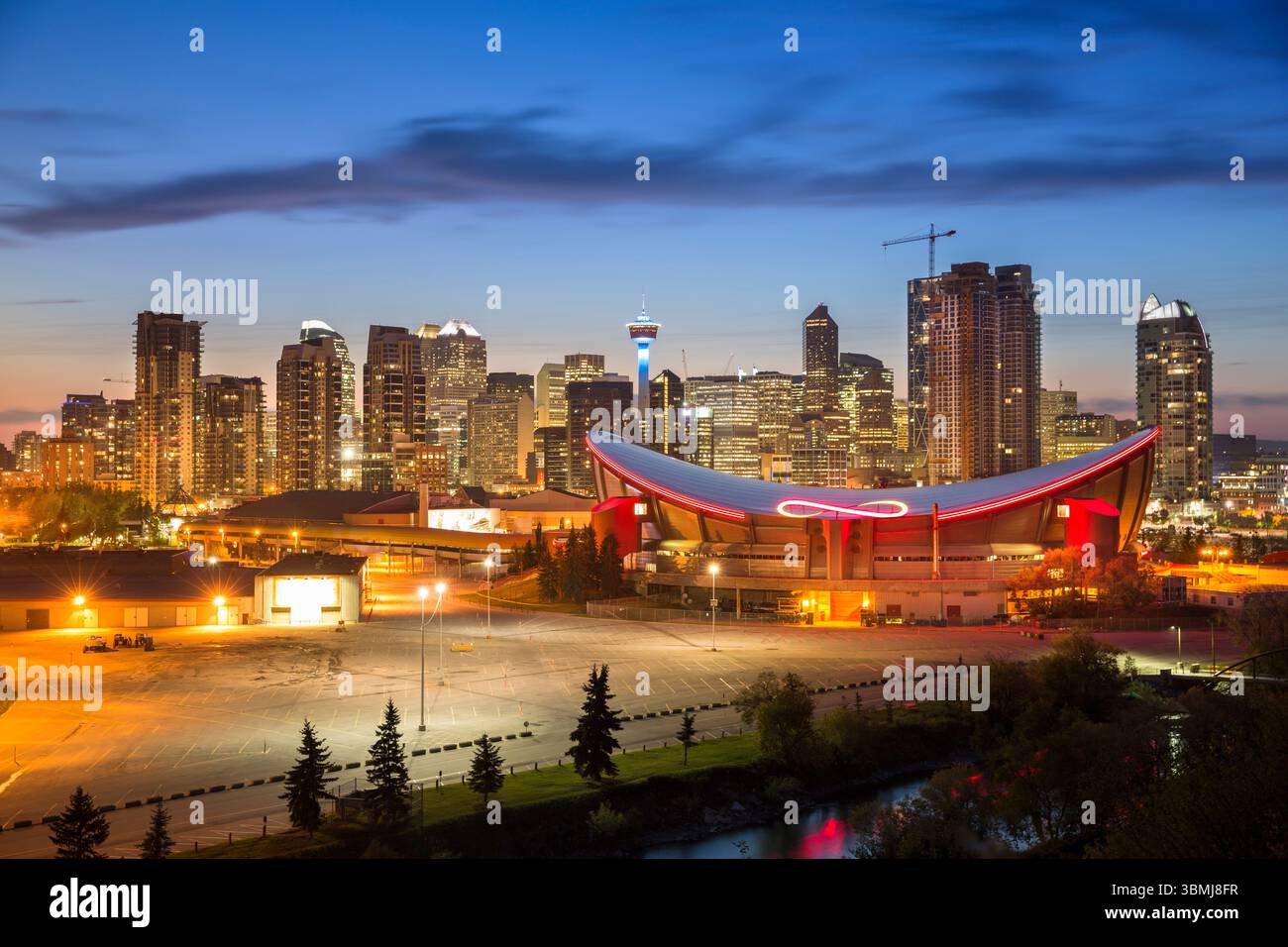Calgary skyline night calgary alberta hi-res stock photography and ...