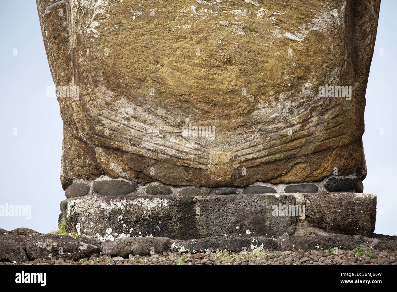 Detail of carved belt and navel on a Moai Statues,facing inland at Ahu ...