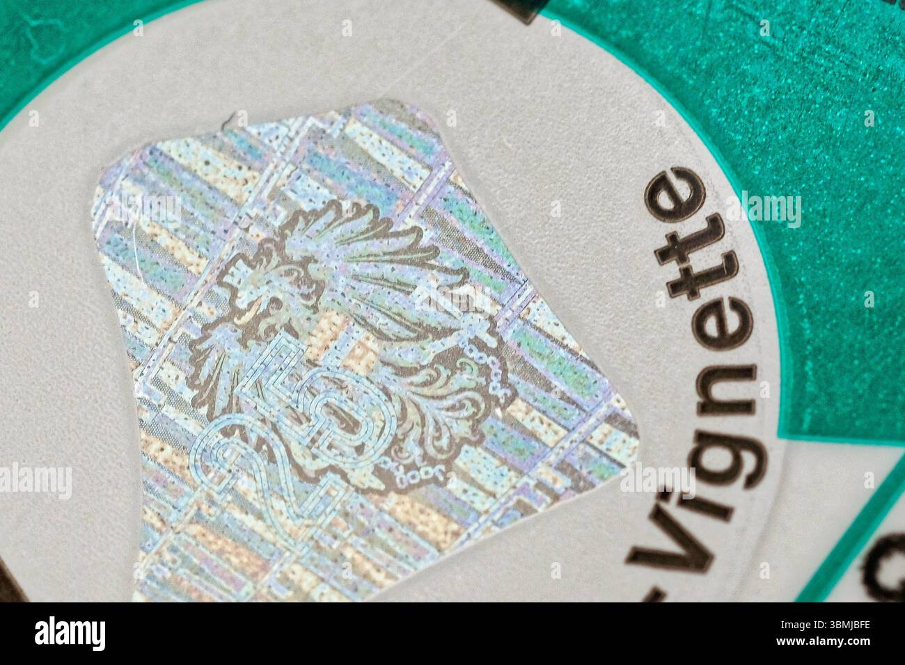 Straßengebühr in Österreich. Detail der Klebe-Vignette für Österreich ...