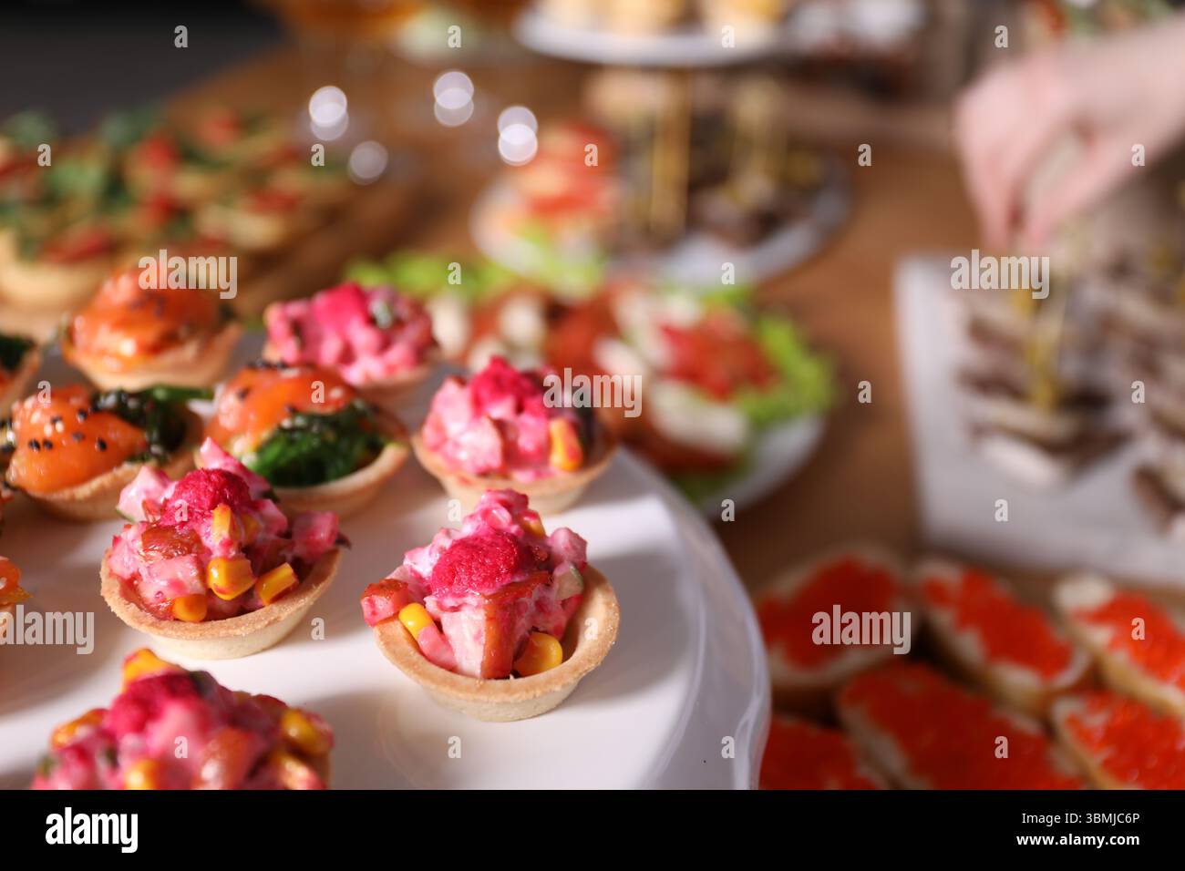 Buffet menu. Tasty stuffed tartlets on stand, closeup Stock Photo - Alamy