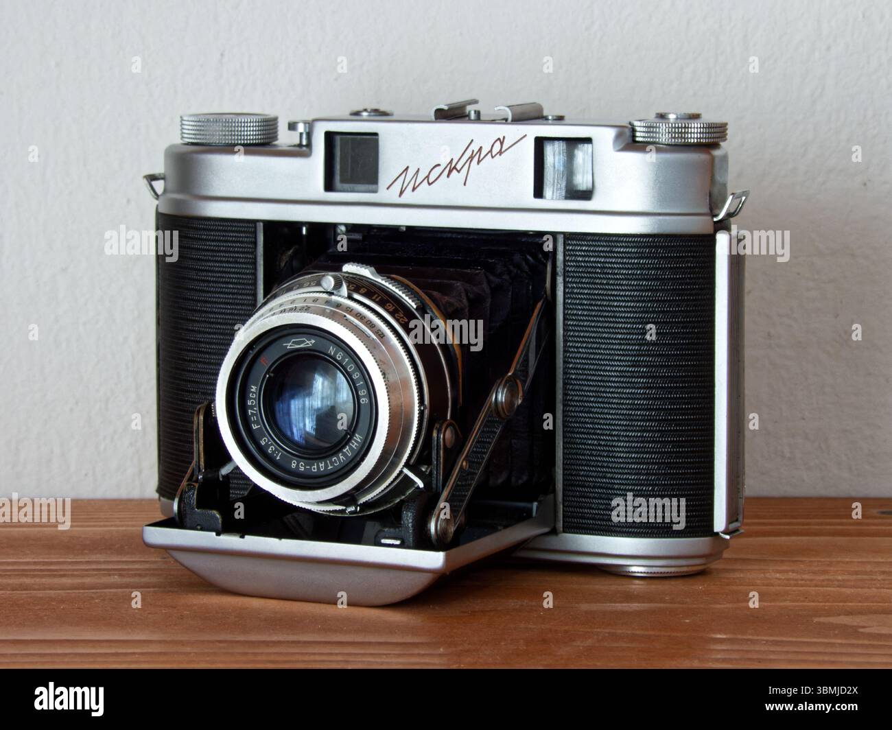 Vintage Iskra folding medium format film camera without light meter ...