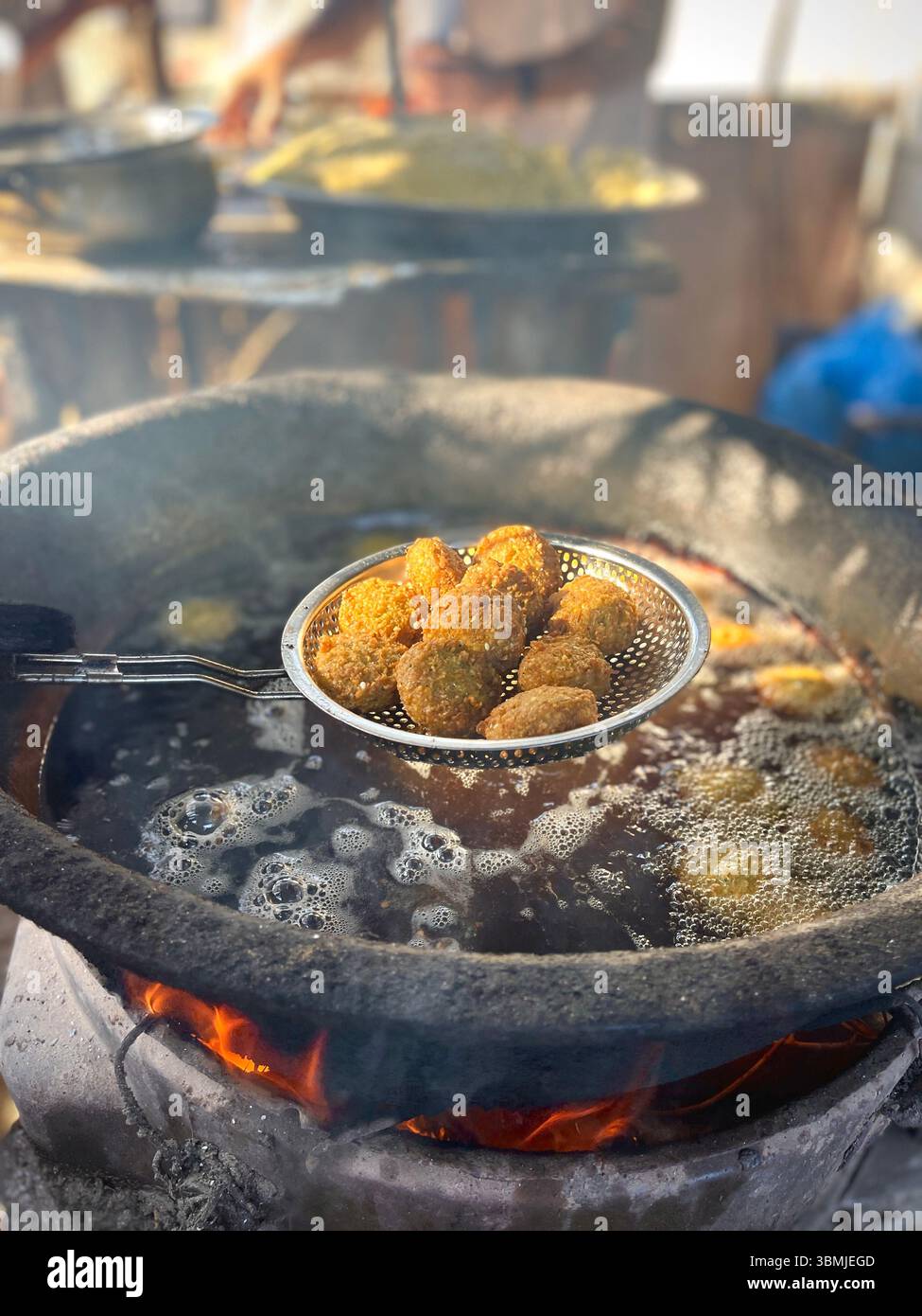 Frying falafel in oil, traditional Arabic food Stock Photo - Alamy