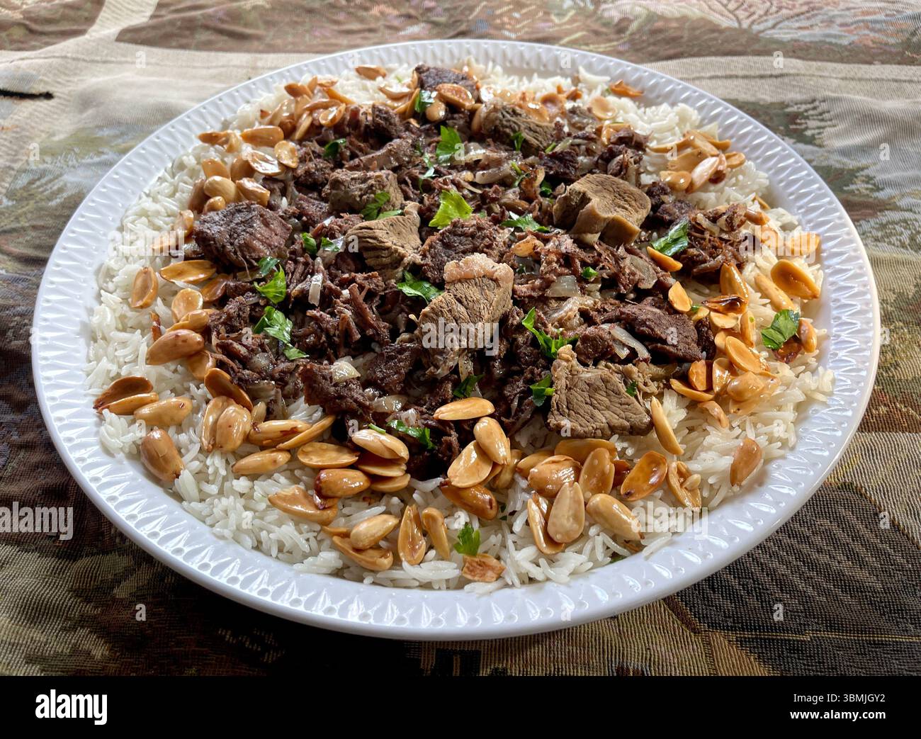 Fatteh with meat and nuts, traditional Arabic food, white rice Fatteh ...