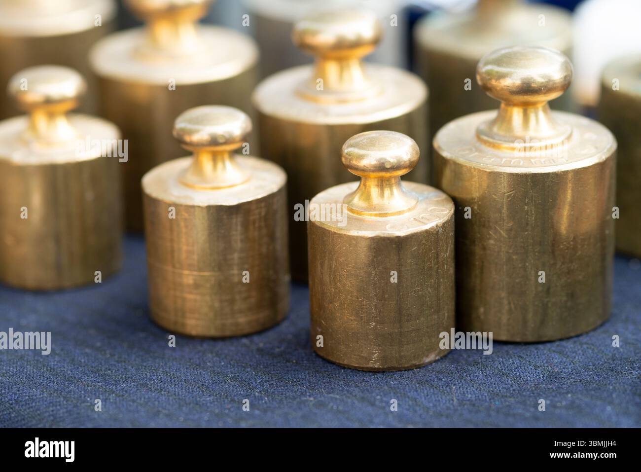 Vintage brass object lot hi-res stock photography and images - Alamy