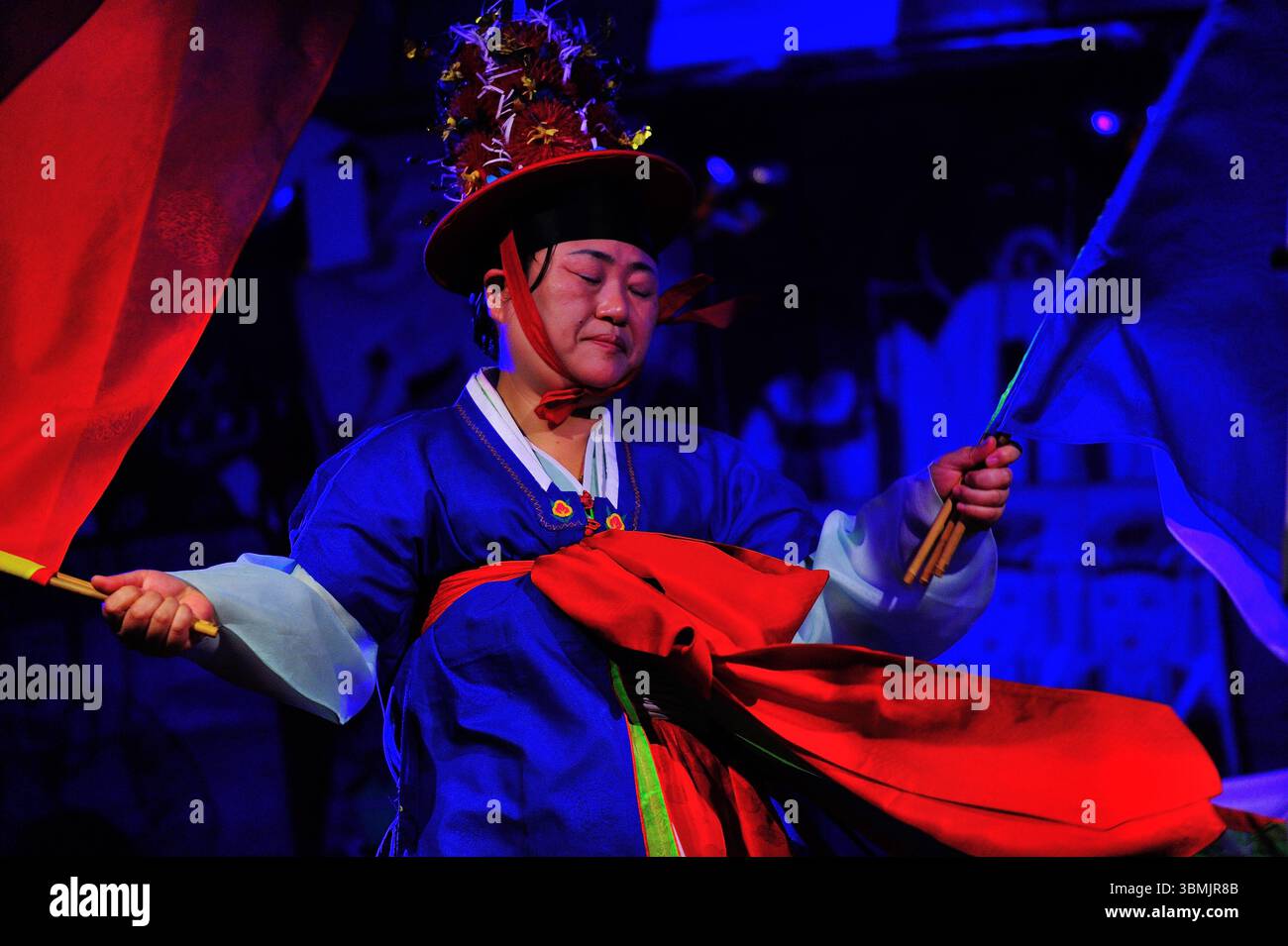Kim Keum hwa, the most famous Korean shaman Kim Keum-hwa, Mudang, Korea ...