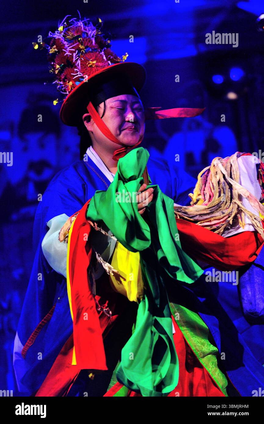 Kim Keum hwa, the most famous Korean shaman Kim Keum-hwa, Mudang, Korea ...