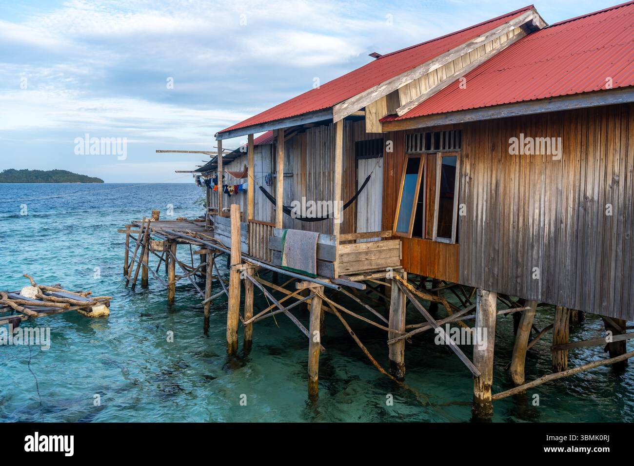 Traditional fishermen houses on stilts over clear waters in the Bajo ...