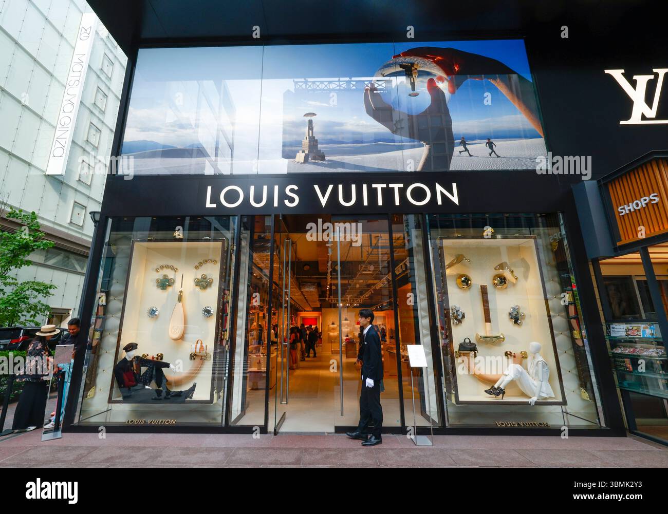 Louis vuitton tokyo flagship hi-res stock photography and images - Alamy
