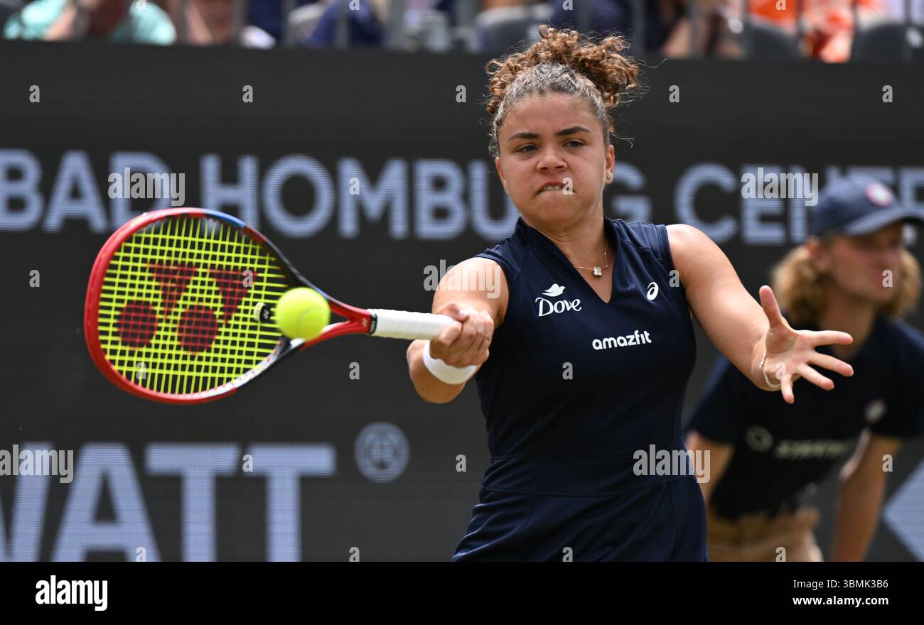 27 June 2025, Hesse, Bad Homburg: Tennis, WTA Tour, Singles, Semifinals ...