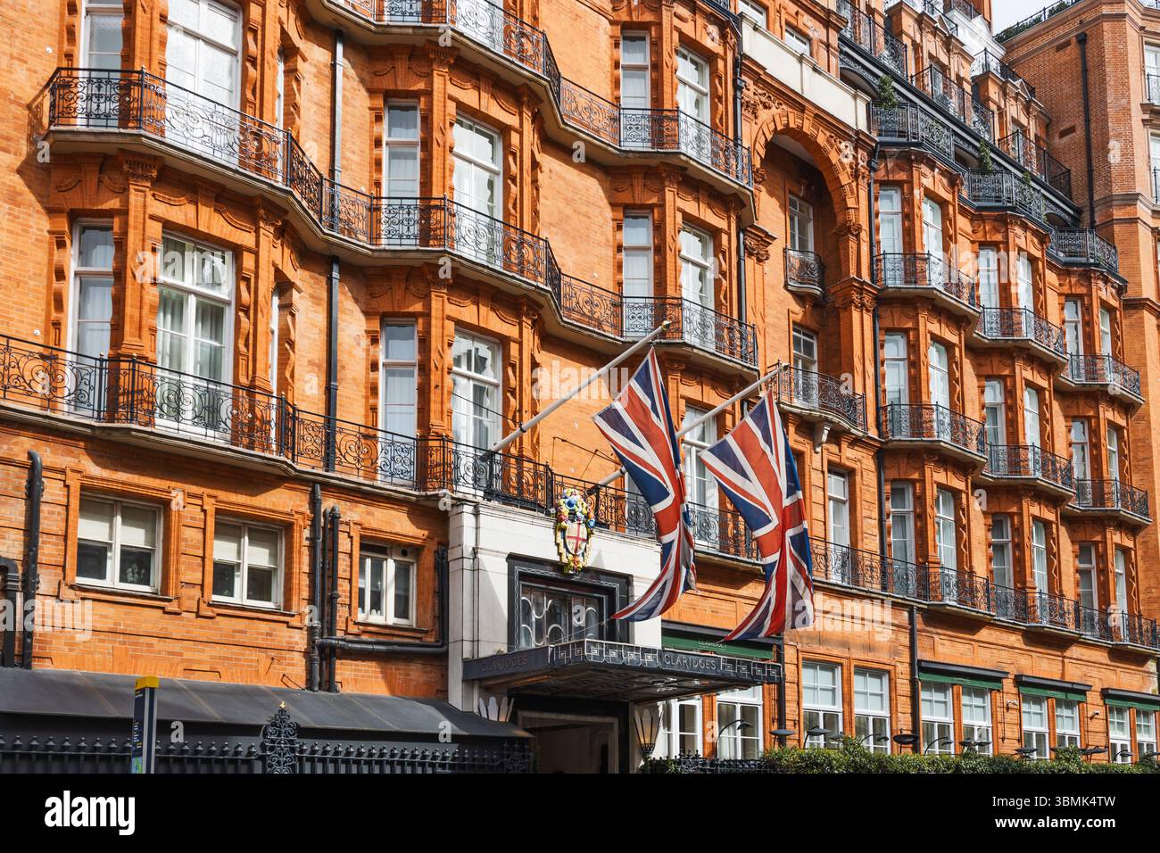 Claridge london exterior hi-res stock photography and images - Alamy