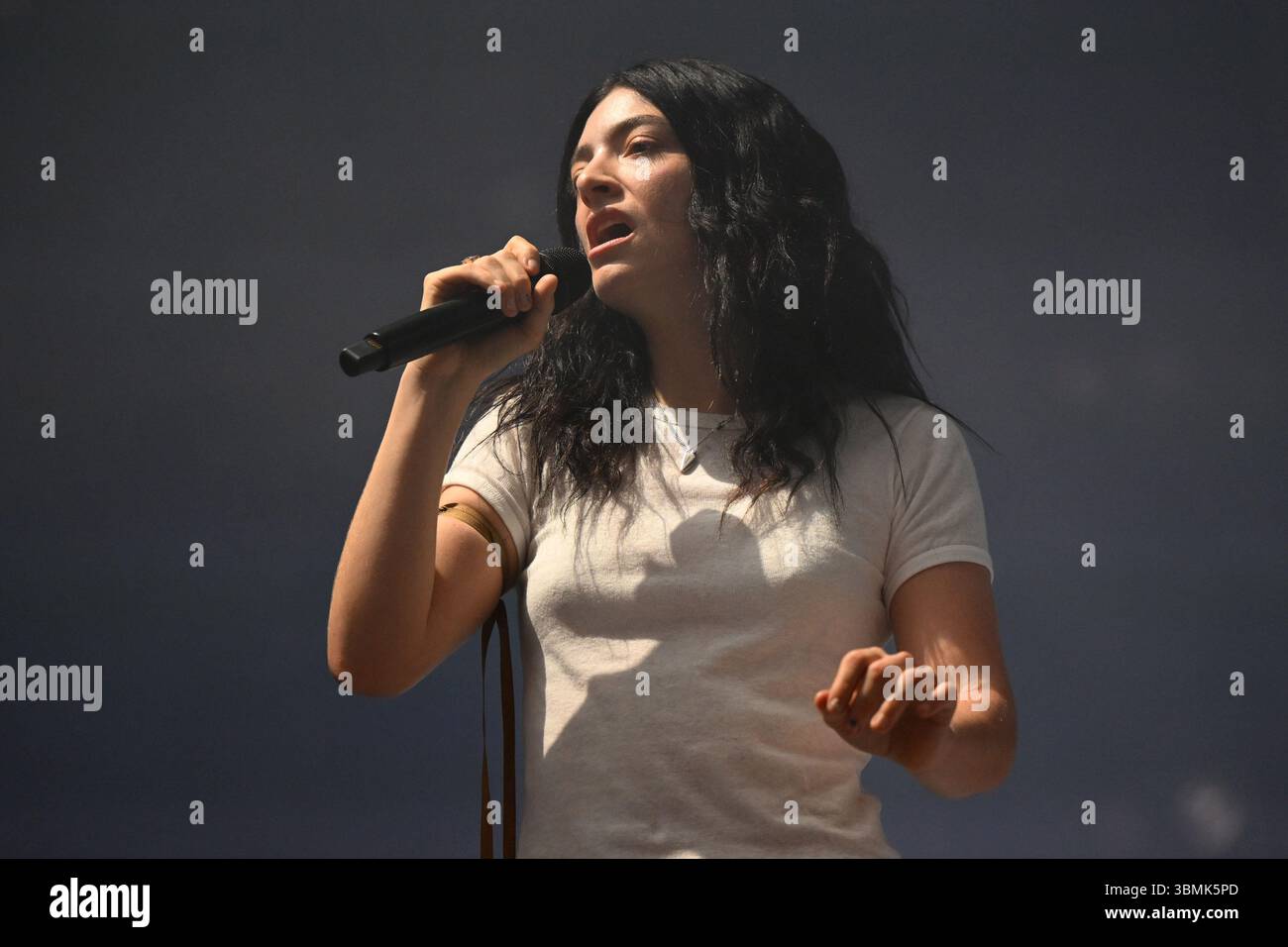 Somerset, UK. 27 June 2025. Lorde performing during the Glastonbury ...