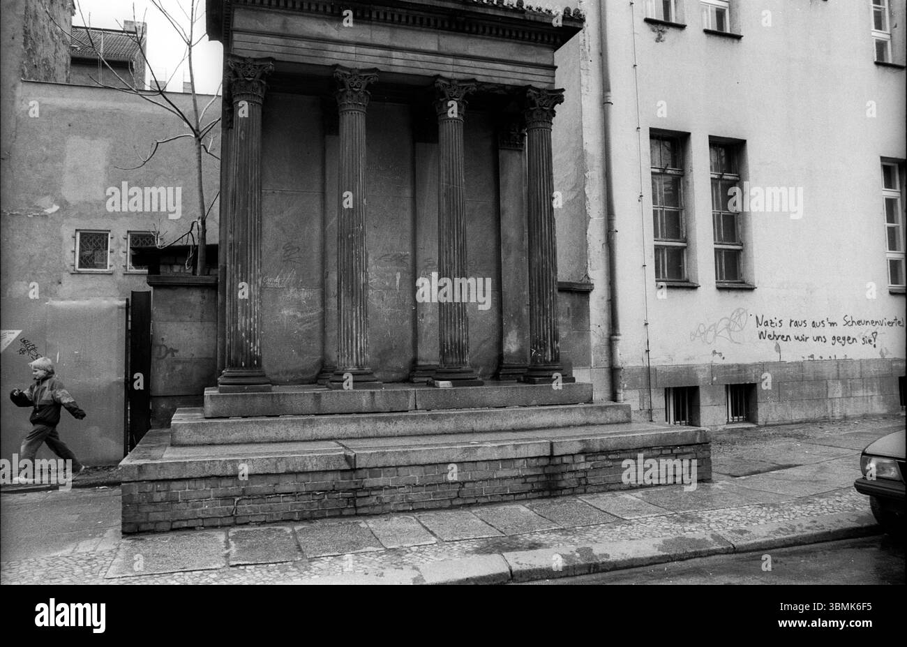 Germany, Berlin, 27.03.1992, Koppen Denkmal am Koppenplatz, Koppenplatz ...