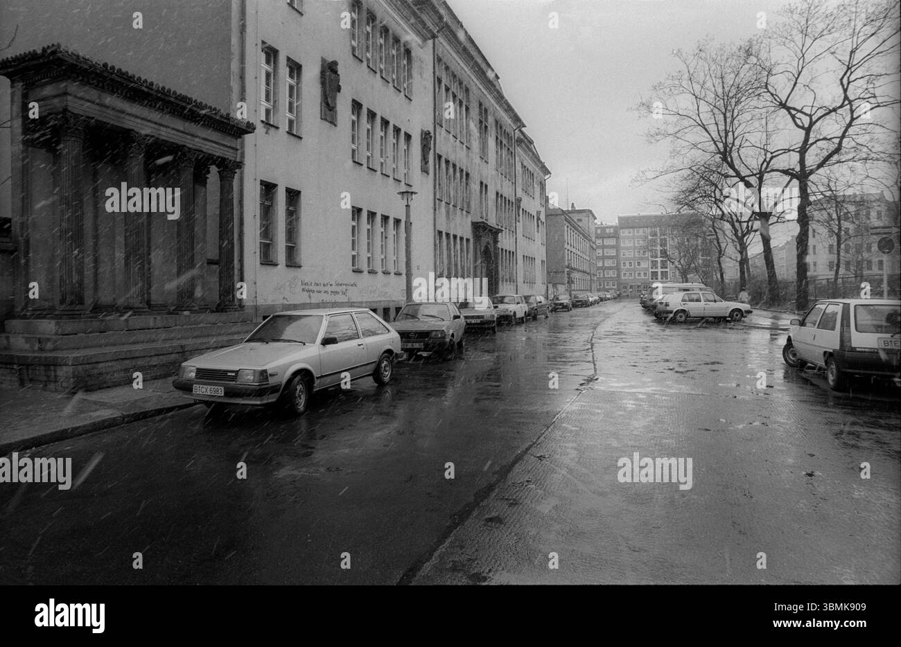 Germany, Berlin, 27.03.1992, Koppen Denkmal am Koppenplatz, Koppenplatz ...