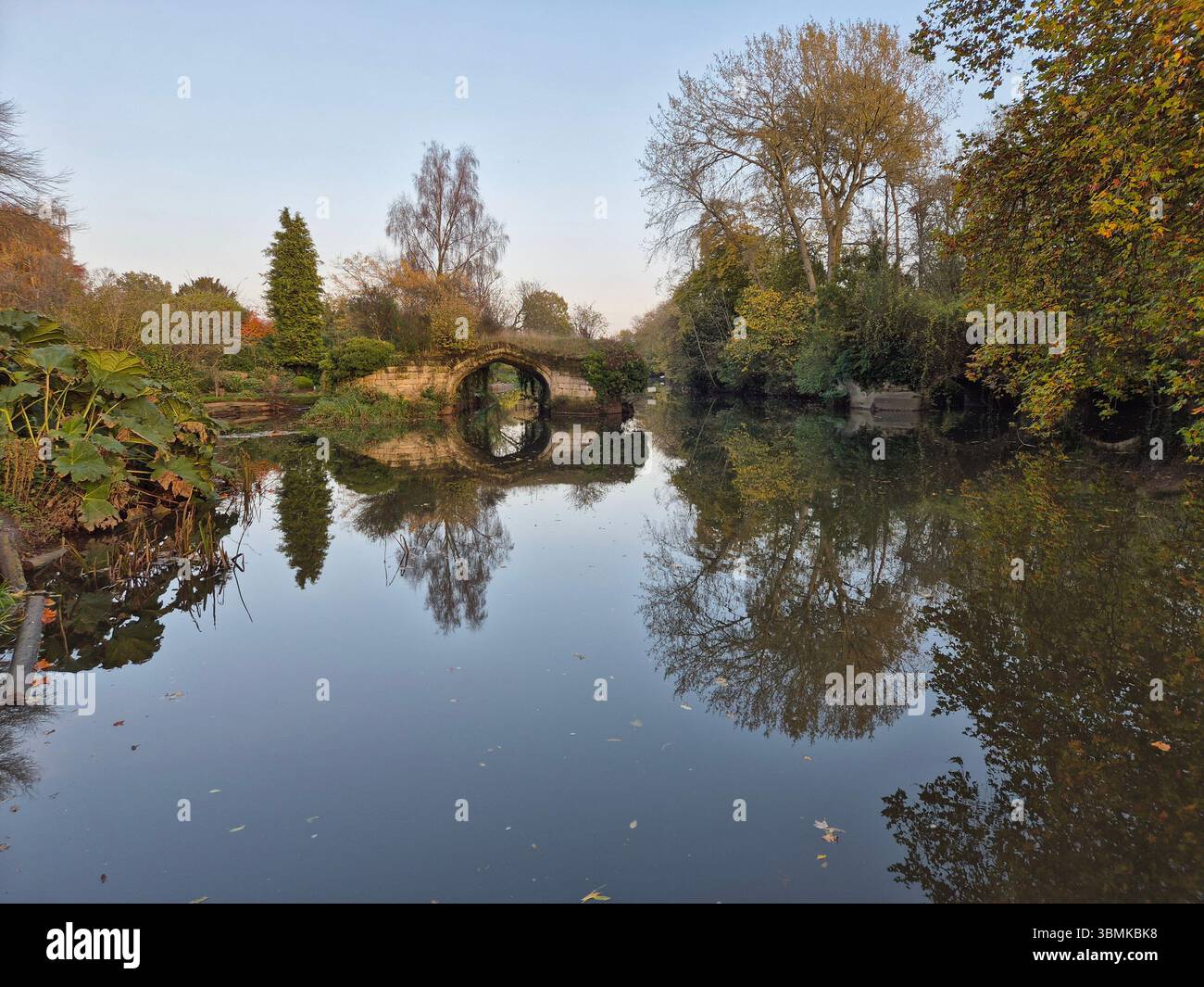 Lake view at Warwick castle Stock Photo - Alamy